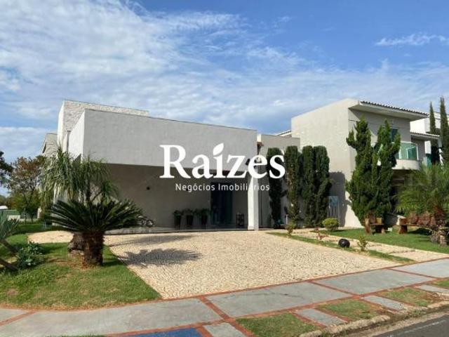 Luxuosa Casa em Condomínio Fechado Paradiso Ecológico com 3 Suites — Uberlândia