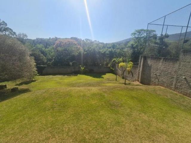 Luxuosa Casa em Condomínio Flamboyant: 4 suítes, 5 salas, 8 banheiros, 8 vagas, 720m² Atibaia SP
