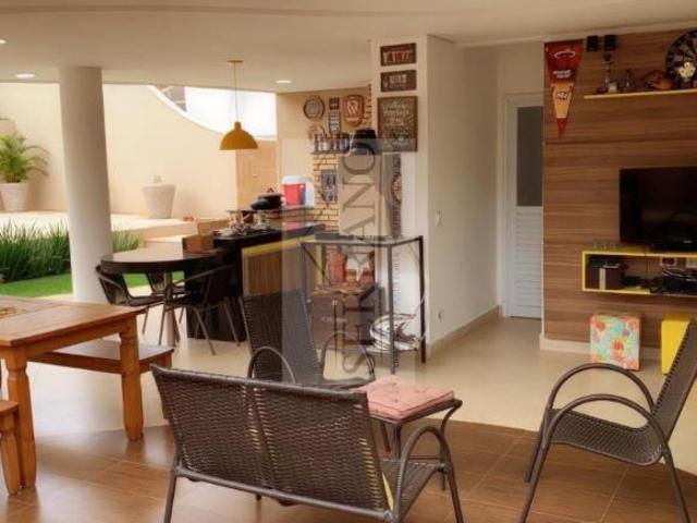 Luxuosa Casa em Condomínio na Reserva dos Vinhedos, Louveira SP: 3 Quartos, 3 Suítes, 3 Salas, 6 Ban