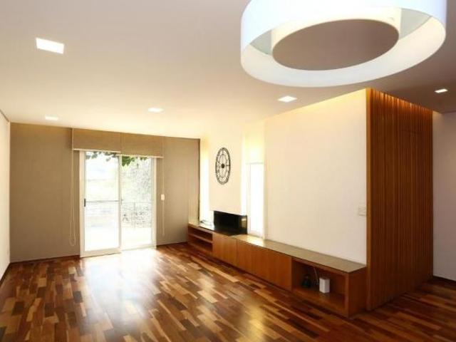 Luxuosa Casa no Condomínio Horizontal Newport Village com 204 m²!