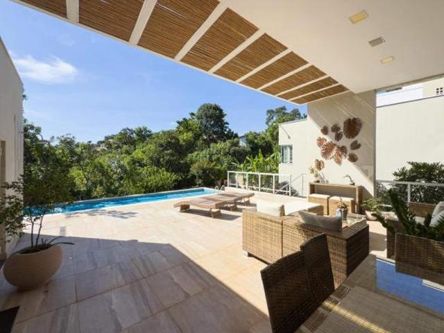 Luxuosa Casa no Condomínio Solar da Serra