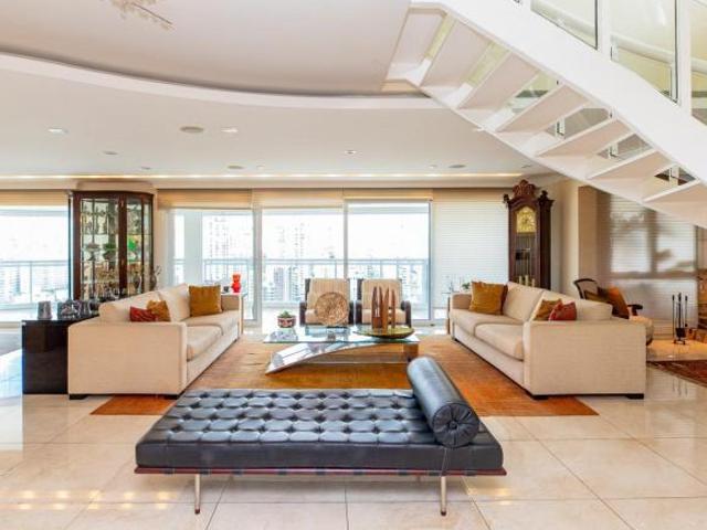 Luxuosa Cobertura Duplex à Venda em São Paulo Pacaembu