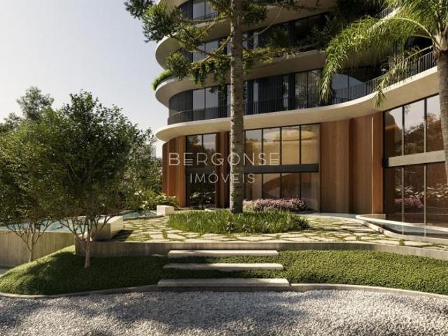 Luxuosa Cobertura no Água Verde, em Curitiba, com
