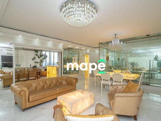 Luxuosa Cobertura Porteira Fechada com 300m², 4 Suítes e Piscina Privativa