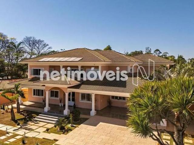 Luxuosa e Exclusiva – Casa de Alto Padrão com Lazer Completo e Segurança em Condomínio Fechado