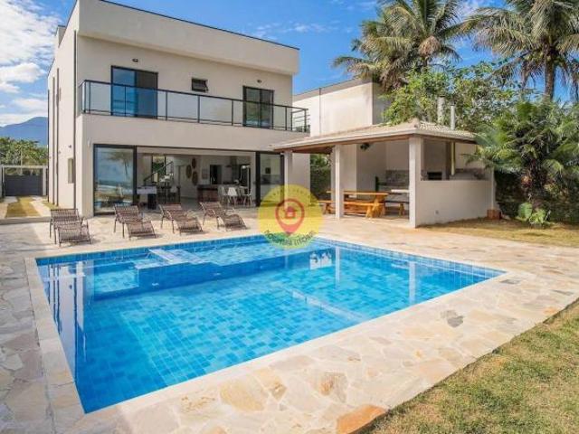 Luxuosa Propriedade à Beira Mar com Acesso Direto à Praia