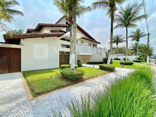 Luxuosa Residência com 4 Suítes e Ampla Área de Lazer no Condomínio Jardim Acapulco Mercuri Imóvei