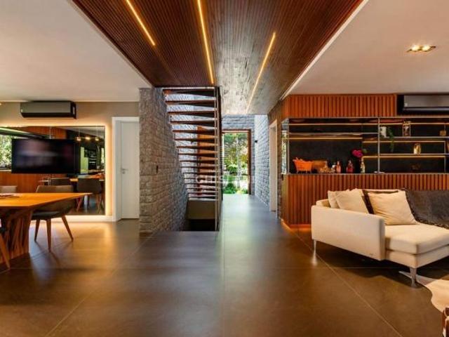 LUXUOSA RESIDÊNCIA EM CANELA