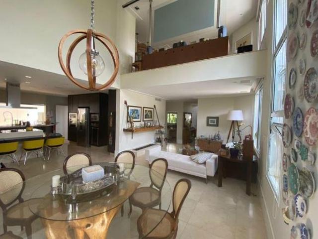 Luxuosa Residência no Lago Azul Residencial e Golfe Clube – Araçoiaba da Serra