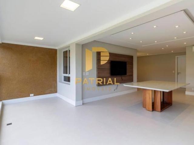 Luxuoso Apartamento Mobiliado à venda no bairro Água Verde