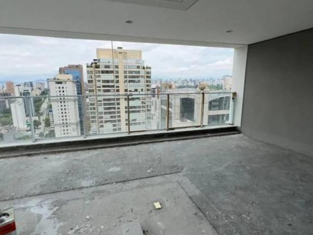Luxuoso Apartamento à Venda em Itaim Bibi | 3 Suítes, Piscina e Segurança 24h