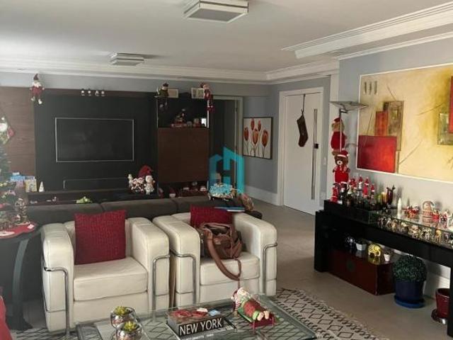 Luxuoso Apartamento à Venda em Moema