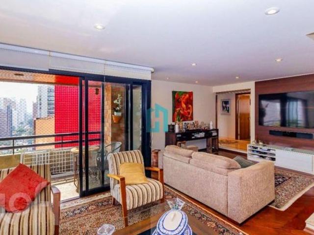 Luxuoso Apartamento á venda em Moema com 4 Suítes