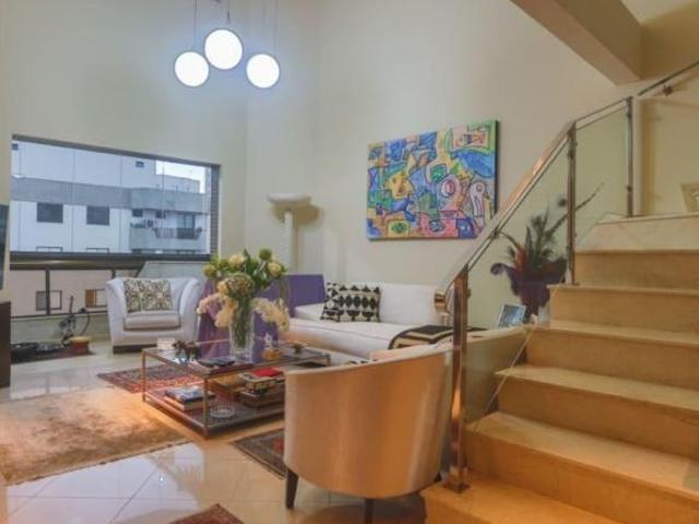 Luxuoso apartamento à venda em Moema, São Paulo SP: 2 quartos, 2 suítes, 6 banheiros, 3 vagas de gar