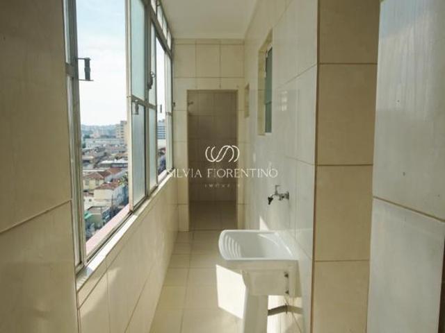 Luxuoso apartamento à venda no Centro de Taubaté SP, com 2 quartos, 1 suíte, 1 sala, 2 banheiros e 8