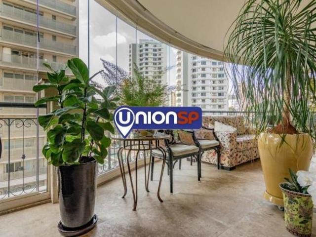 Luxuoso Apartamento à Venda no Paraíso
