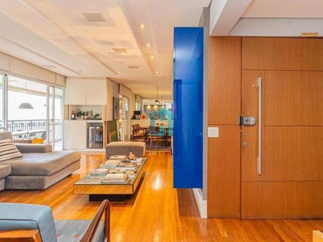 Luxuoso Apartamento à venda na Cidade Monções