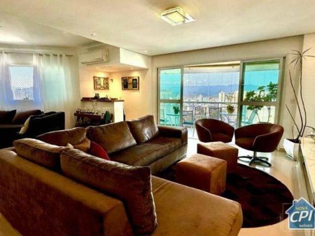 Luxuoso apartamento à venda na Ponta da Praia no melhor condomínio clube de Santos