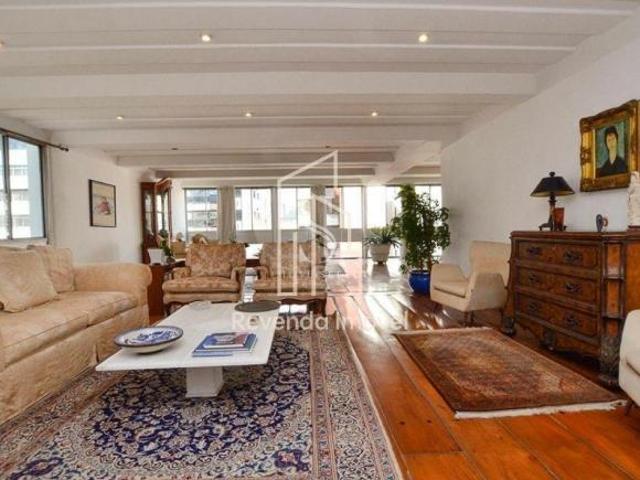 Luxuoso apartamento de alto padrão com 6 quartos, 5 suítes e 3 vagas na melhor localização de Higien