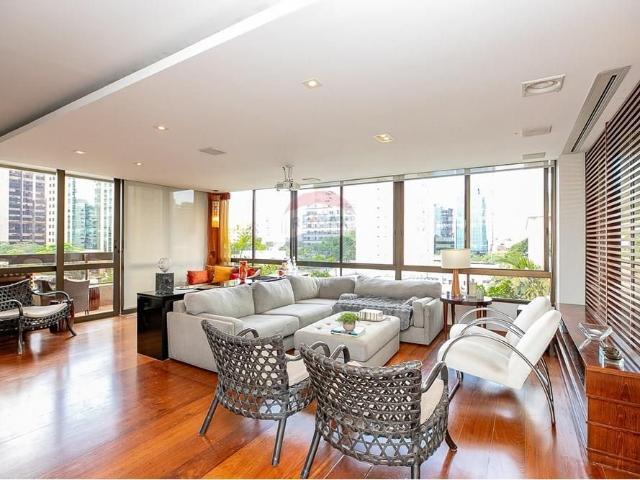 Luxuoso Apartamento de 225 m² no Coração do Itaim Bibi: Conforto, Estilo e Localização Privilegiada