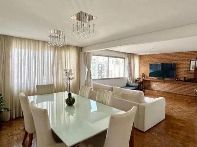 Luxuoso Apartamento de 2 Suítes à Venda na Vila Olímpia – Piscina e Segurança 24h
