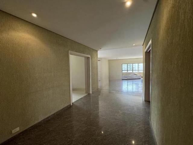 Luxuoso apartamento de 4 quartos e 4 suítes na Vila Suzana, SP: 394m², 5 banheir