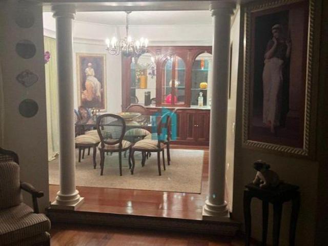 Luxuoso Apartamento em Moema à Venda