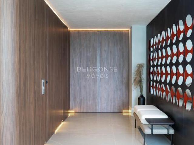 Luxuoso apartamento localizado no Campo Comprido