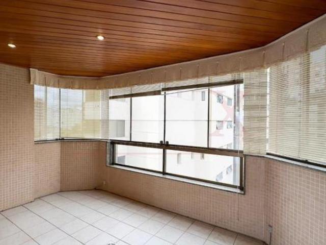 Luxuoso apartamento semi mobiliado com 3 quartos e 2 vagas de garagem no Auxiliadora, Porto Alegre