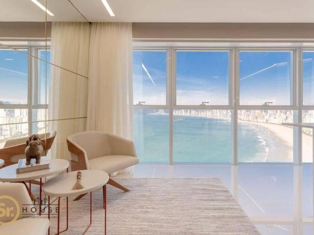 Luxuoso Frente Mar Com 3 Suítes E Hidromassagem Com Vista Total Para o Mar de Balneário Camboriú