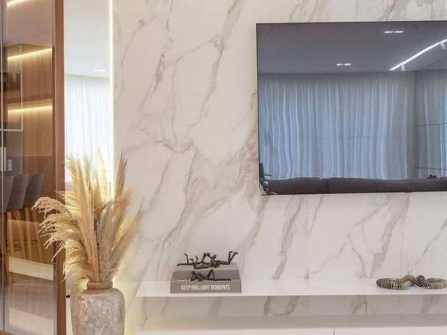 Luxuoso Frente Mar Com 3 Suítes E Hidromassagem Com Vista Total Para o Mar de Balneário Camboriú