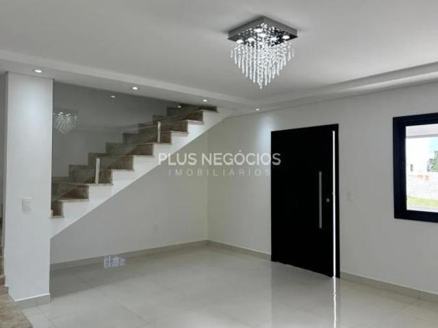 Luxuoso Imóvel em Alphaville Nova Esplanada 3: 3 Suítes com Closet, Escritório, Cozinha Planejada, Á