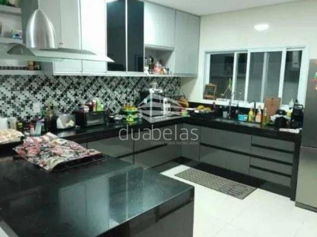Luxuoso Sobrado no Condomínio Terras do Vale – Caçapava