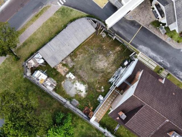 Luxuoso terreno em Condomínio na Santa Felicidade