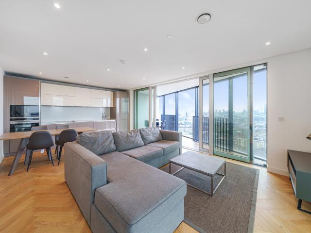Luxurious 3 Bedroom Flat in Prestigious Development