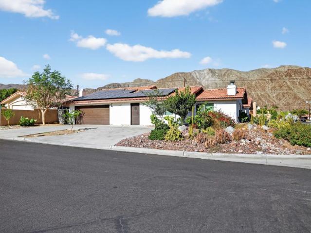 Luxurious 1 BR Home in La Quinta with 1 Bathrooms