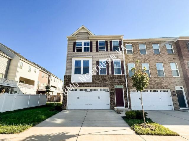 Luxurious 4 Bed 3.5 Bath End Unit Townhome In Desired Blackburn Community