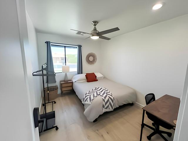 Luxurious 6 bedroom home in Downtown Gilbert. Backyard Oasis cornhole,BBQ, fire pit and more