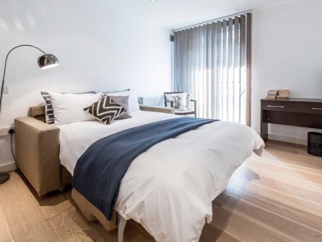 Luxurious Flat minute walk away to Kilburn Station