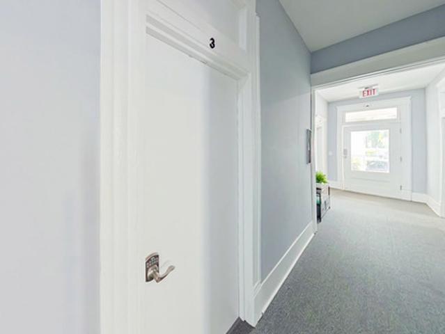 Luxurious & Private! Private Entrance, Private Bathroom, Private kitchenette, Private Laundry