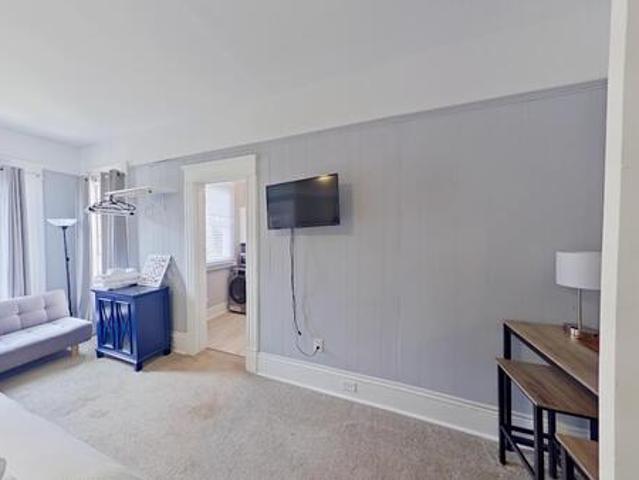Luxurious & Private! Private Entrance, Private Bathroom, Private kitchenette, Private Laundry