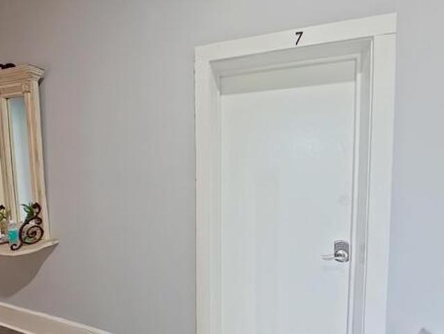 Luxurious & Private! Private Entrance, Private Bathroom, Private kitchenette, Private Laundry