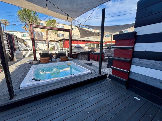 Luxurious private room for lease Hot Tub & BBQ