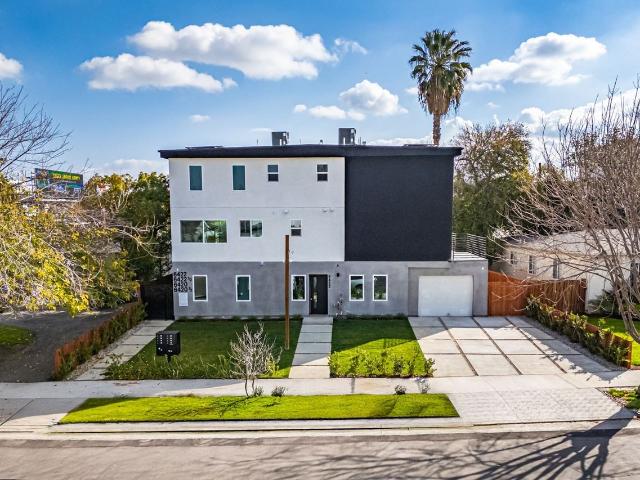 Luxury 3 & 4 Bed Townhomes a Short Walk to Topanga Village! 4 Bedroom Apartment for Rent at 6422 Hanna Ave, Los Angeles, CA 91303 Woodland Hills Warner Center