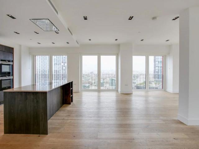 Luxury 3 Bed Apartment with Skyline View |SW8 ️