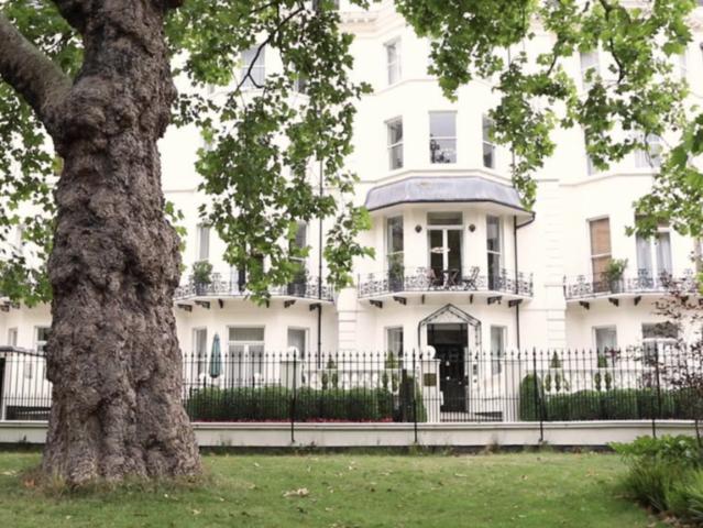 Luxury 3 Bedroom Kensington Apartment 3 bed apartment to rent £10,800 pcm £2,492 pw