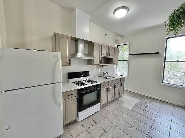 Luxury 3 room Detached House for rent in Queens, United States