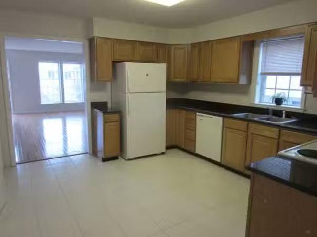 Luxury 3bd, 2.5ba townhouse $3995 100 Temple St #1