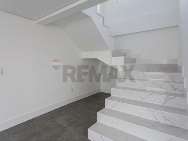 Luxury 155 sqm 3 BR Apartment with Double Height Ceiling at New York Residence