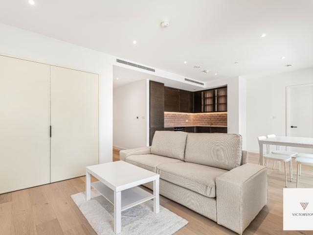Luxury 1 Bed Apartment in the Royal Docks with Balcony